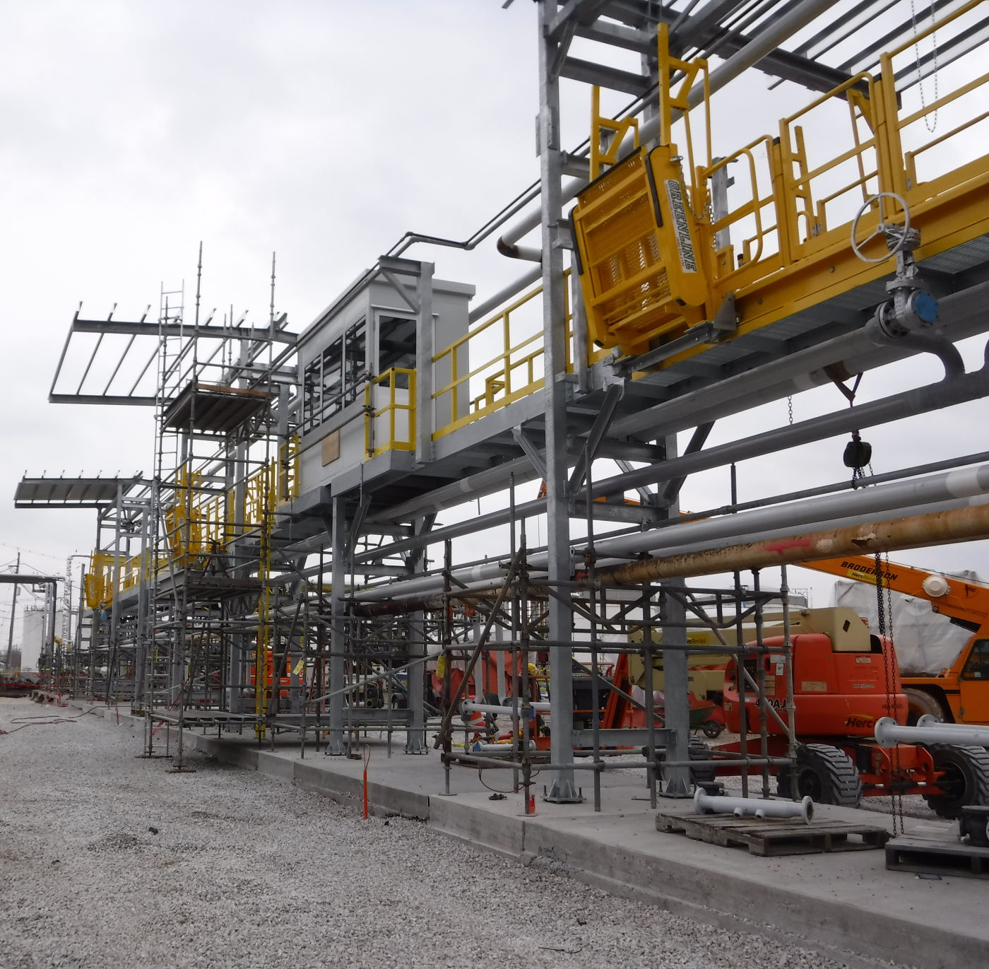 Railcar Loading Racks and Platforms by GREEN Access & Fall Protection